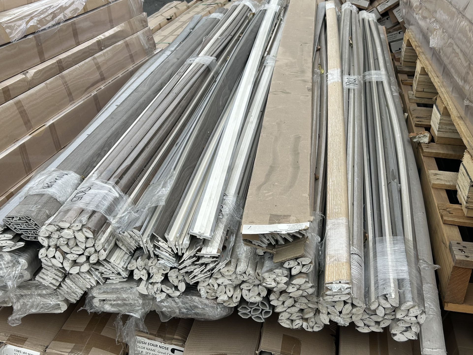FREE Vinyl Floor Moldings Trims for Sale in Hacienda Heights, CA - OfferUp