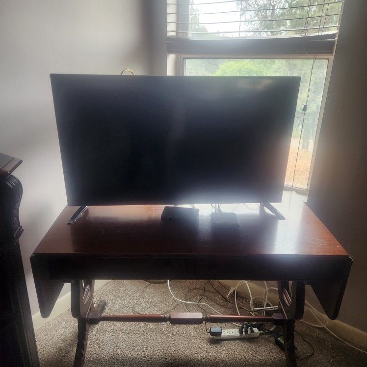 36" Westinghouse Flat Screen Smart TV for Sale in Fullerton, CA - OfferUp