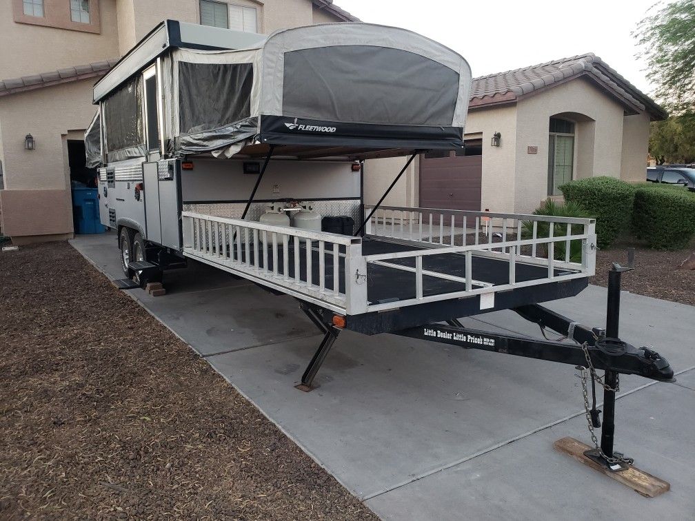 2008 Fleetwood Evolution E4 Pop up toy hauler for Sale in Phoenix, AZ ...