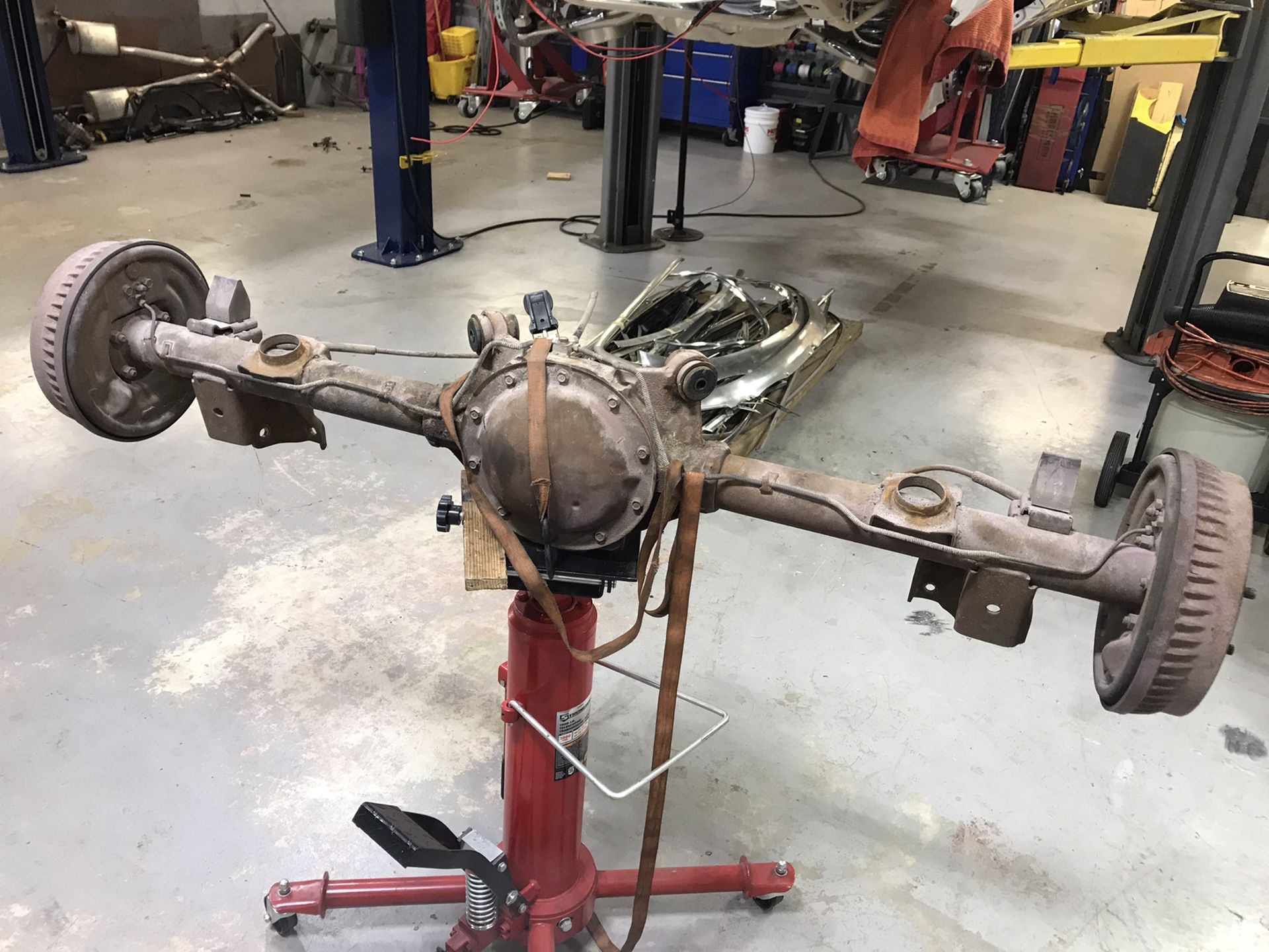 CHEVROLET 10 BOLT REAR END CHEVY GM IMPALA CAPRICE DONK for Sale in ...