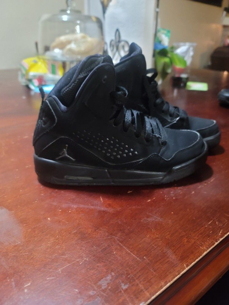 Tenies Shoes for Sale in Hesperia, CA - OfferUp