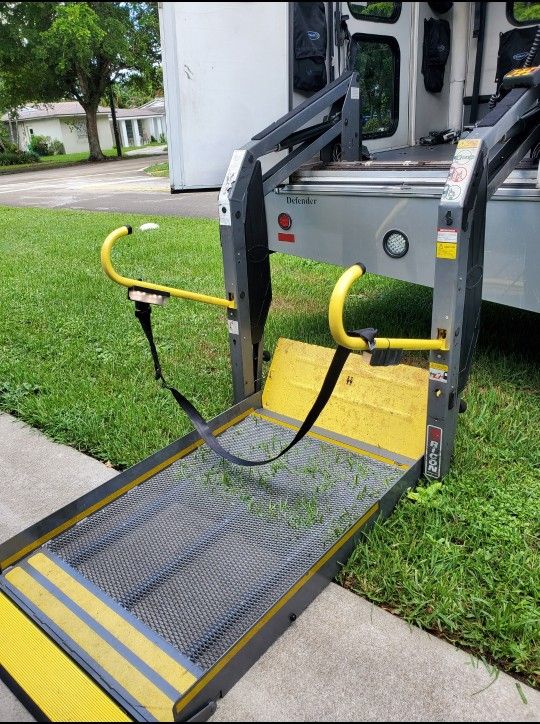 Ricon Handicap Lift Gate for Sale in Miami, FL - OfferUp