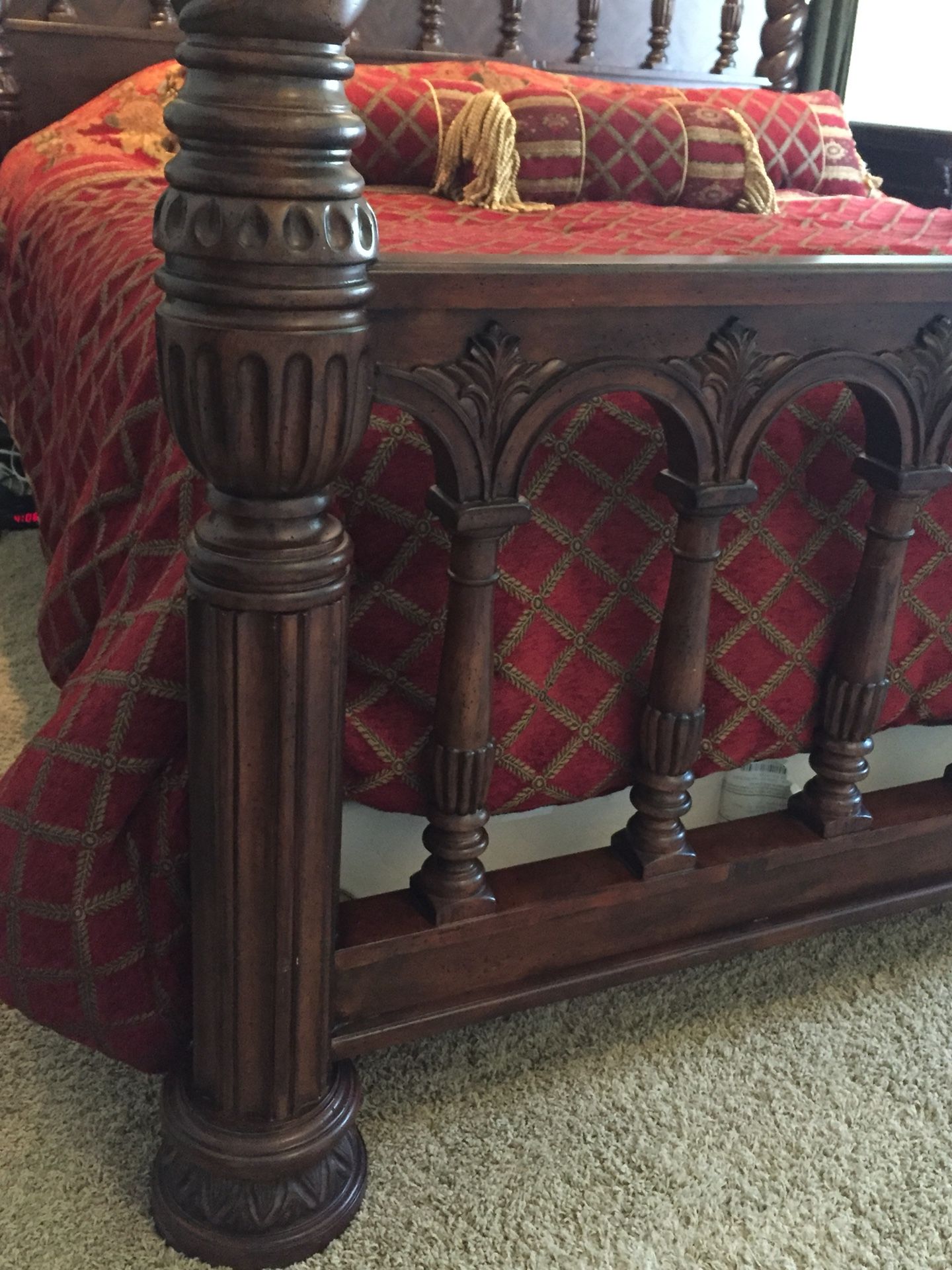 Broyhill Vintage World Juno Pilaster 4 Piece King Bedroom Set for Sale in San Diego CA OfferUp