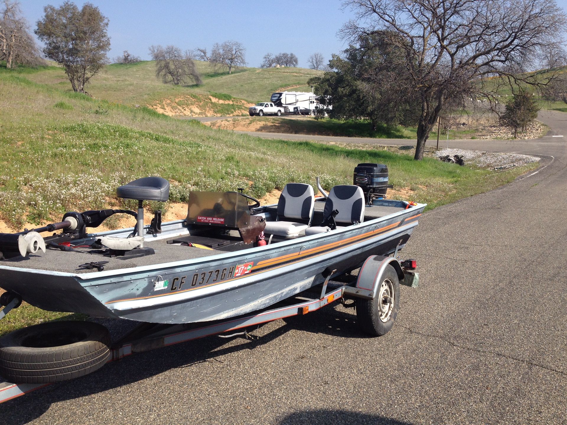 Duracraft Bass Boat for Sale in Hickman, CA - OfferUp