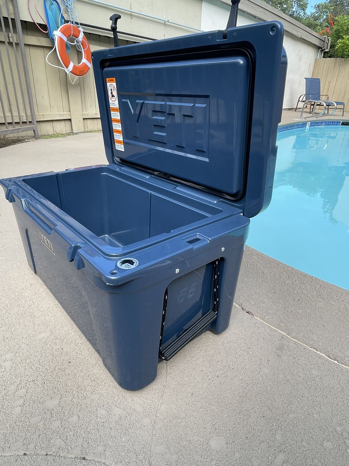 Yeti 65 Navy Blue Cooler For Sale for Sale in Palmerton, PA - OfferUp