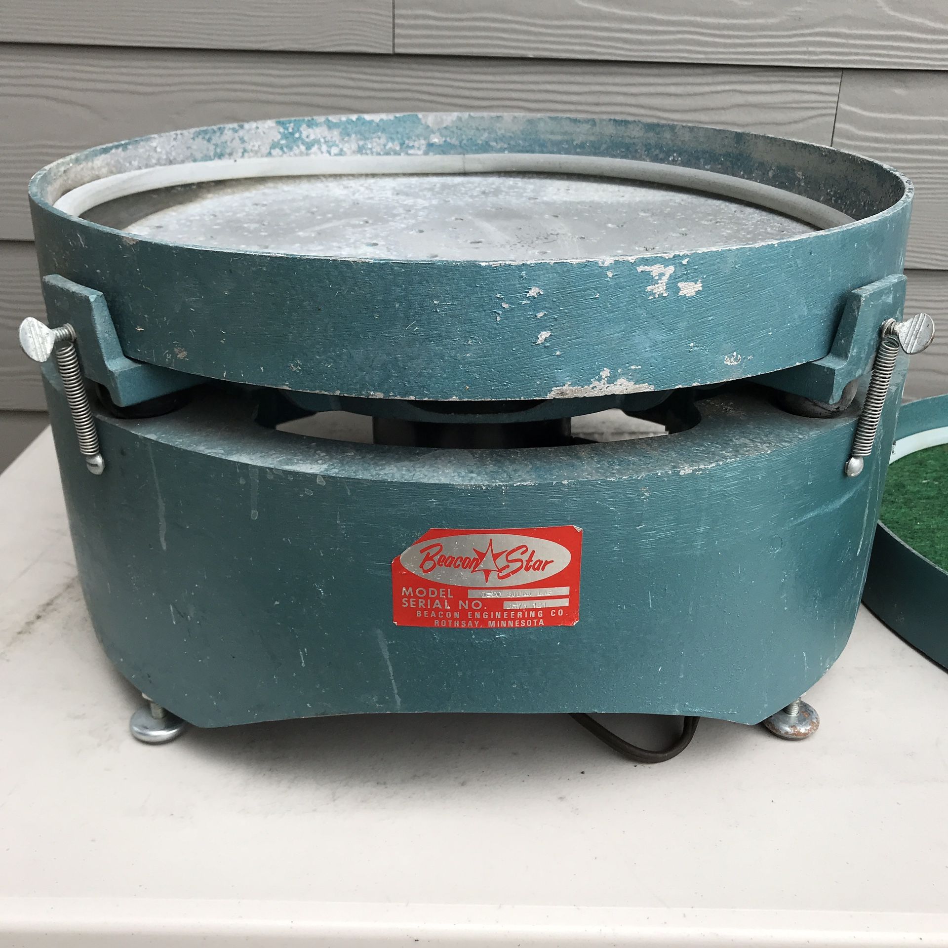 Beacon Star 18” Vibrating Flat Lap Rock Polisher Lapidary for Sale in ...