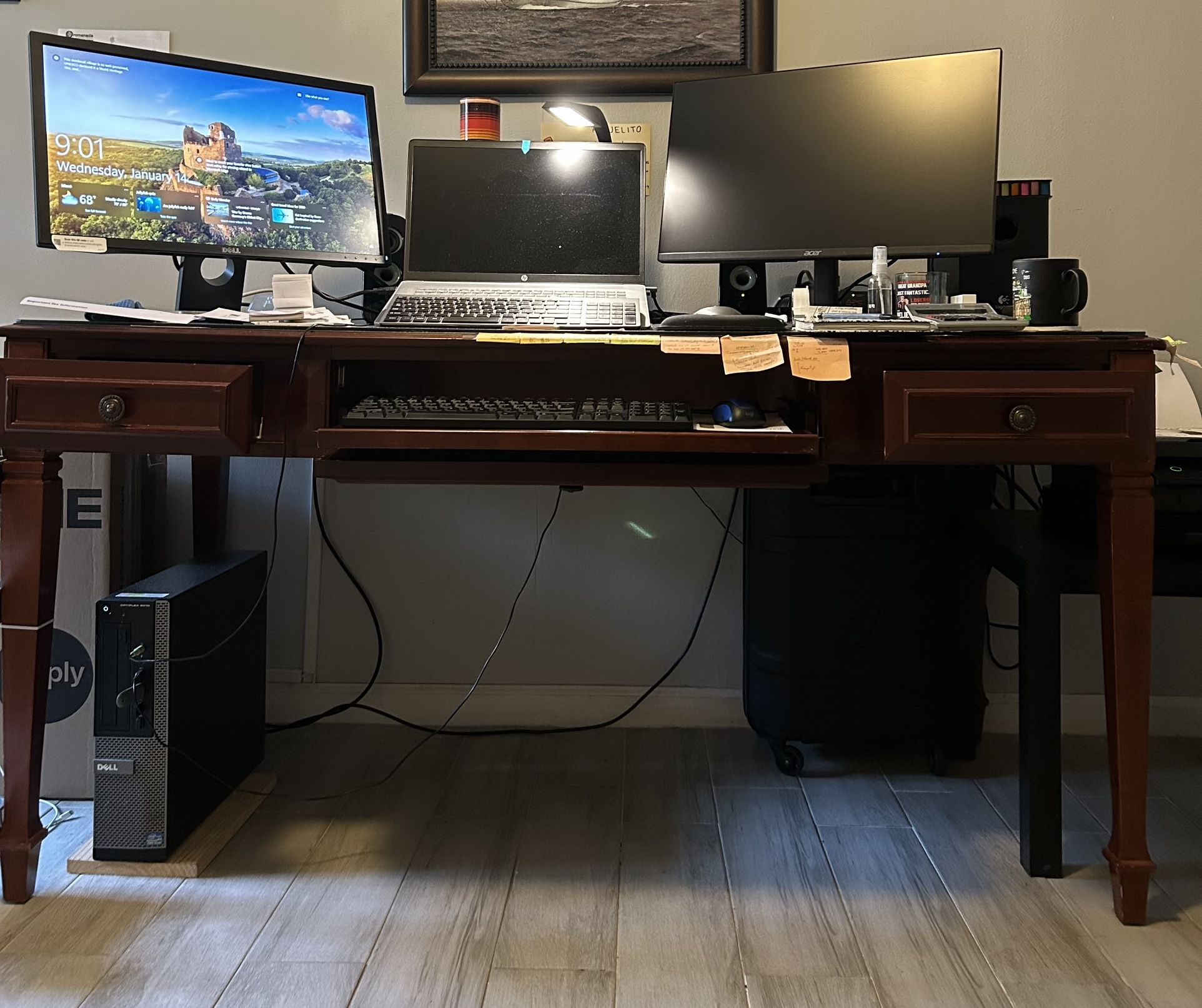 Desk $50 for Sale in Miami, FL - OfferUp