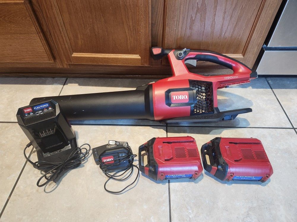 60v Toro Leaf Blower Sweeper for Sale in Glendale, AZ - OfferUp