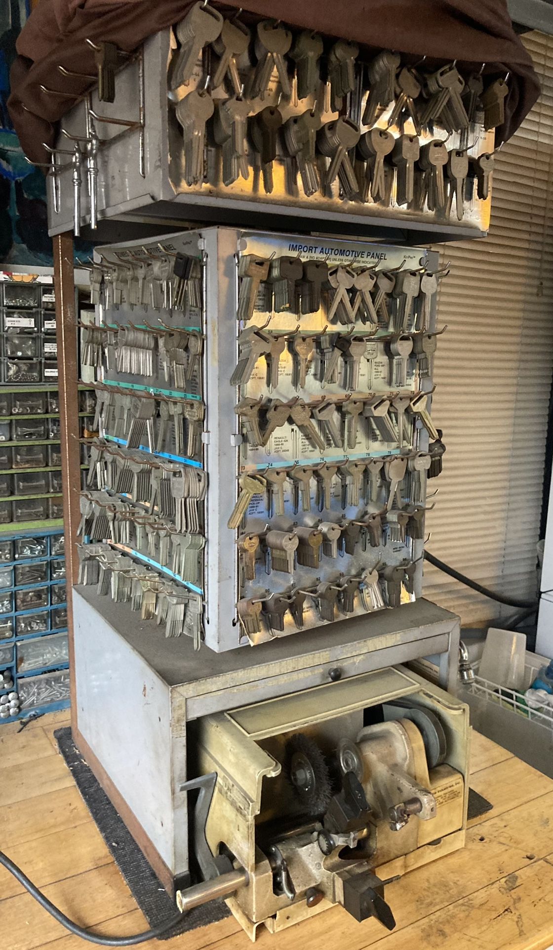 Curtis Industries Model 3000 Automatic Key Cutting/making Machine With ...