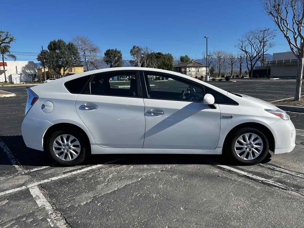 2014 Toyota Prius Plug-In for Sale in Colton, CA - OfferUp