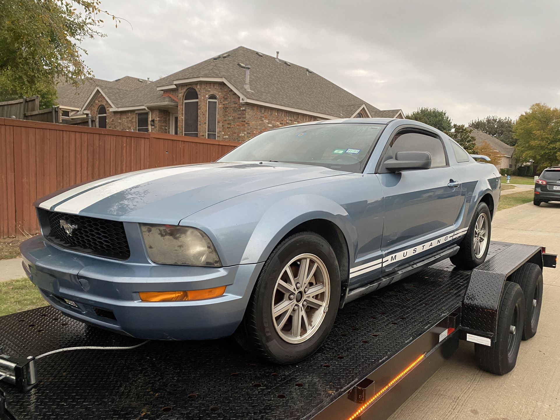 06 Mustang V6 220,000 miles automatic doesn’t run needs moor selling it ...