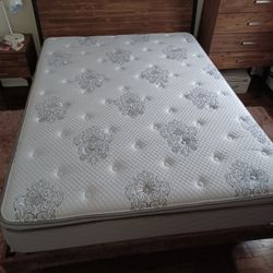Serta Queen Perfect Sleeper Pillow Top Mattress for Sale in Melrose Park IL OfferUp