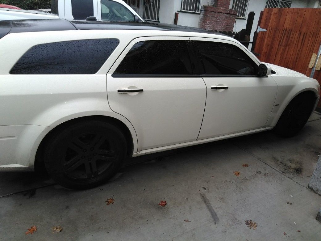 Dodge Magnum Custom Parts
