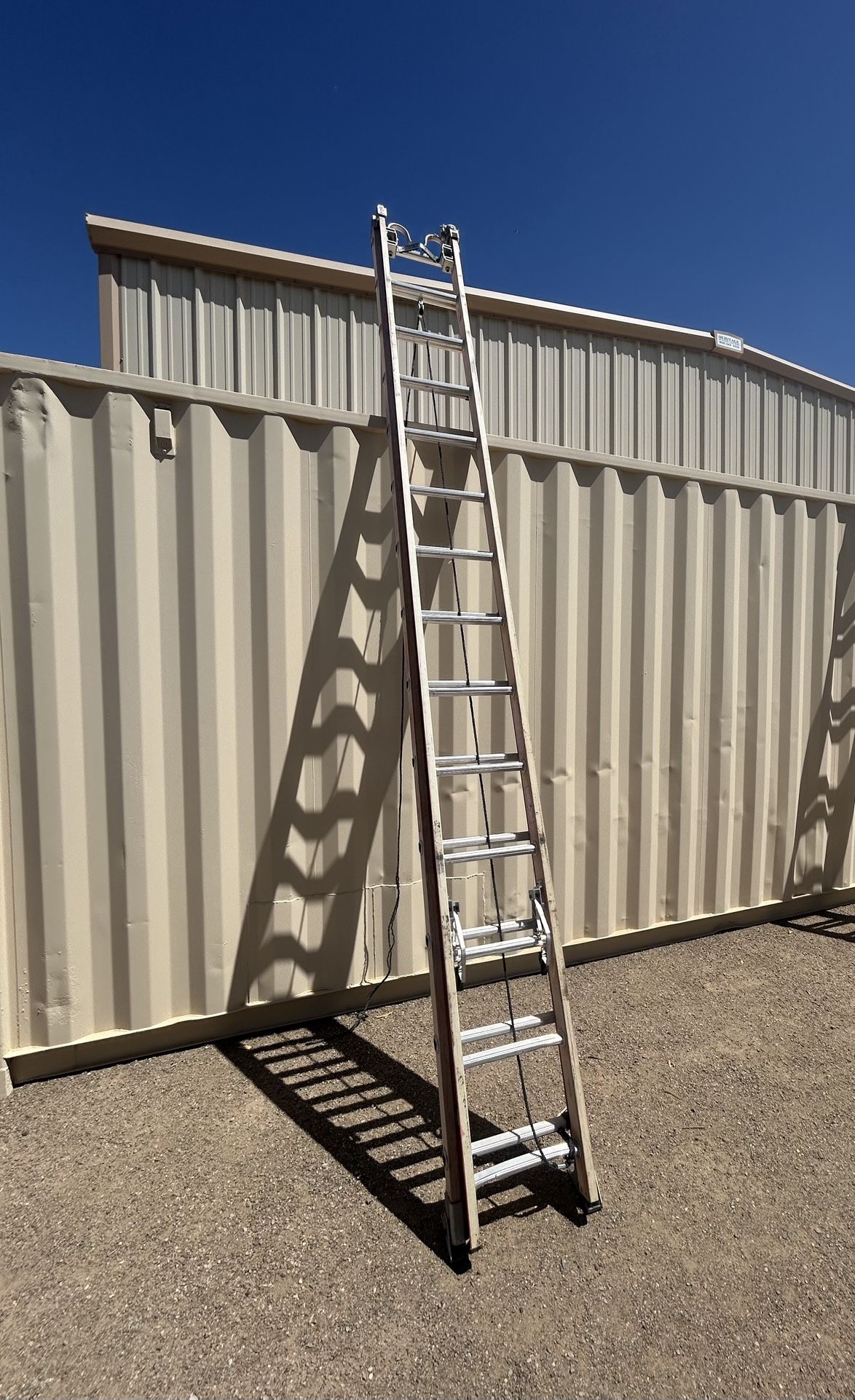 Werner Extension Ladder 28ft for Sale in Gilbert, AZ - OfferUp
