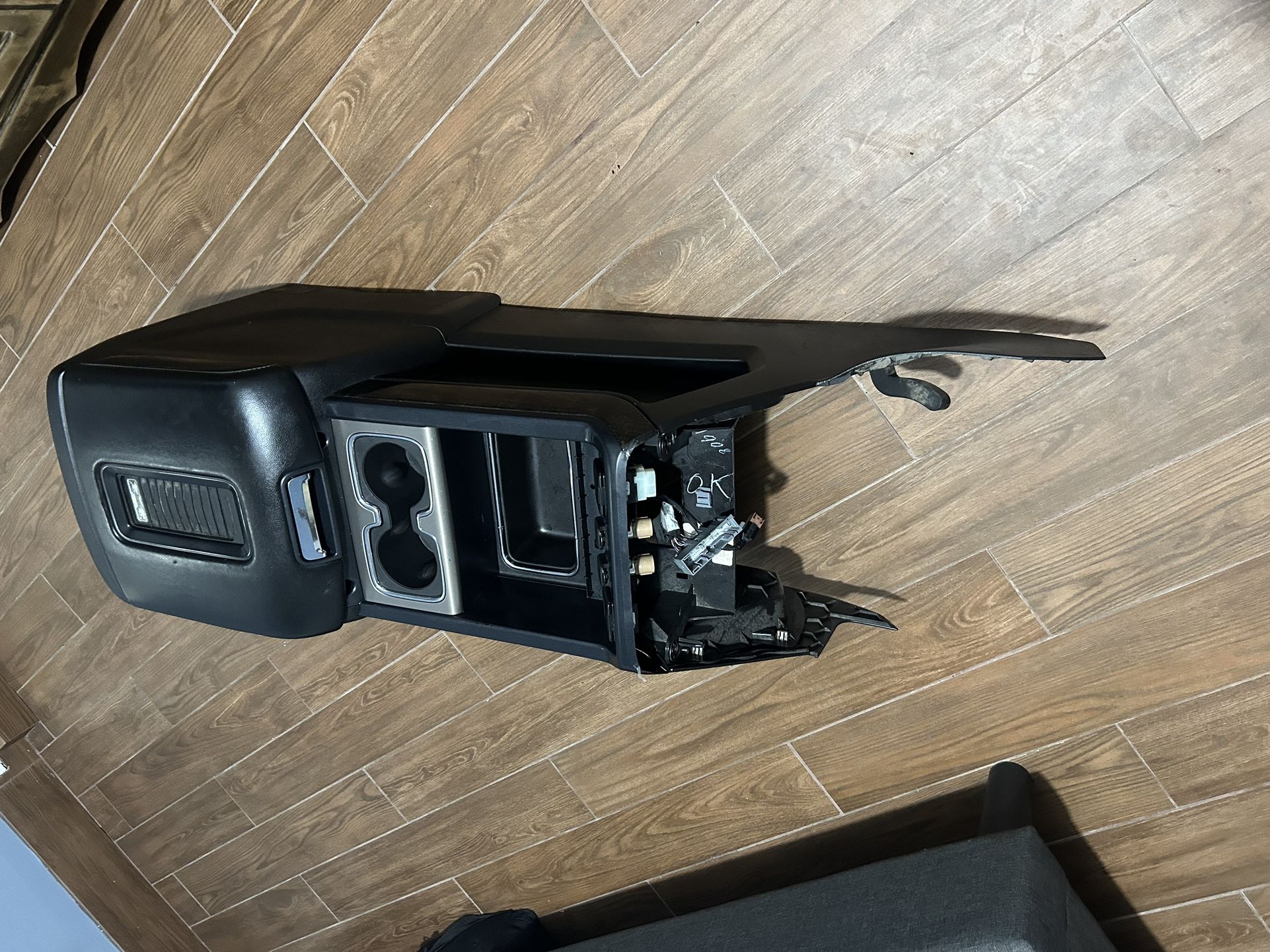 Chevy Gmc Console for Sale in Baytown, TX - OfferUp