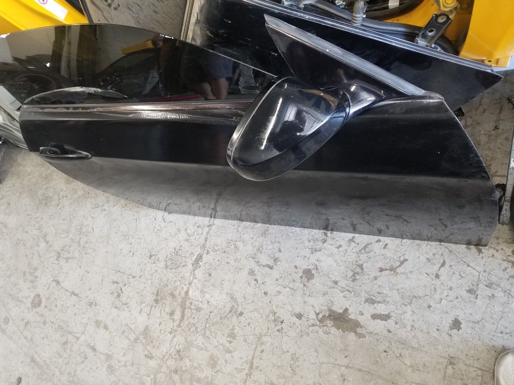 E92 bmw door 328i 335i black for Sale in Anaheim, CA - OfferUp