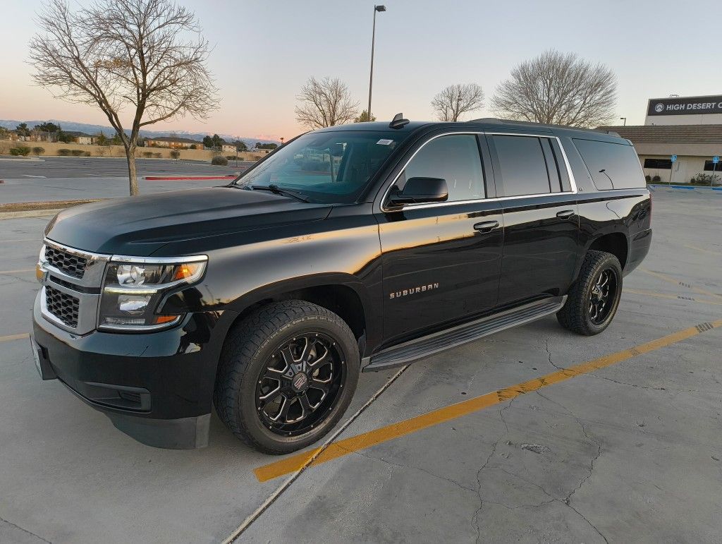 2018 Chevrolet Suburban LT V8 5.3L 8-Passenger SUV for Sale in Ontario ...