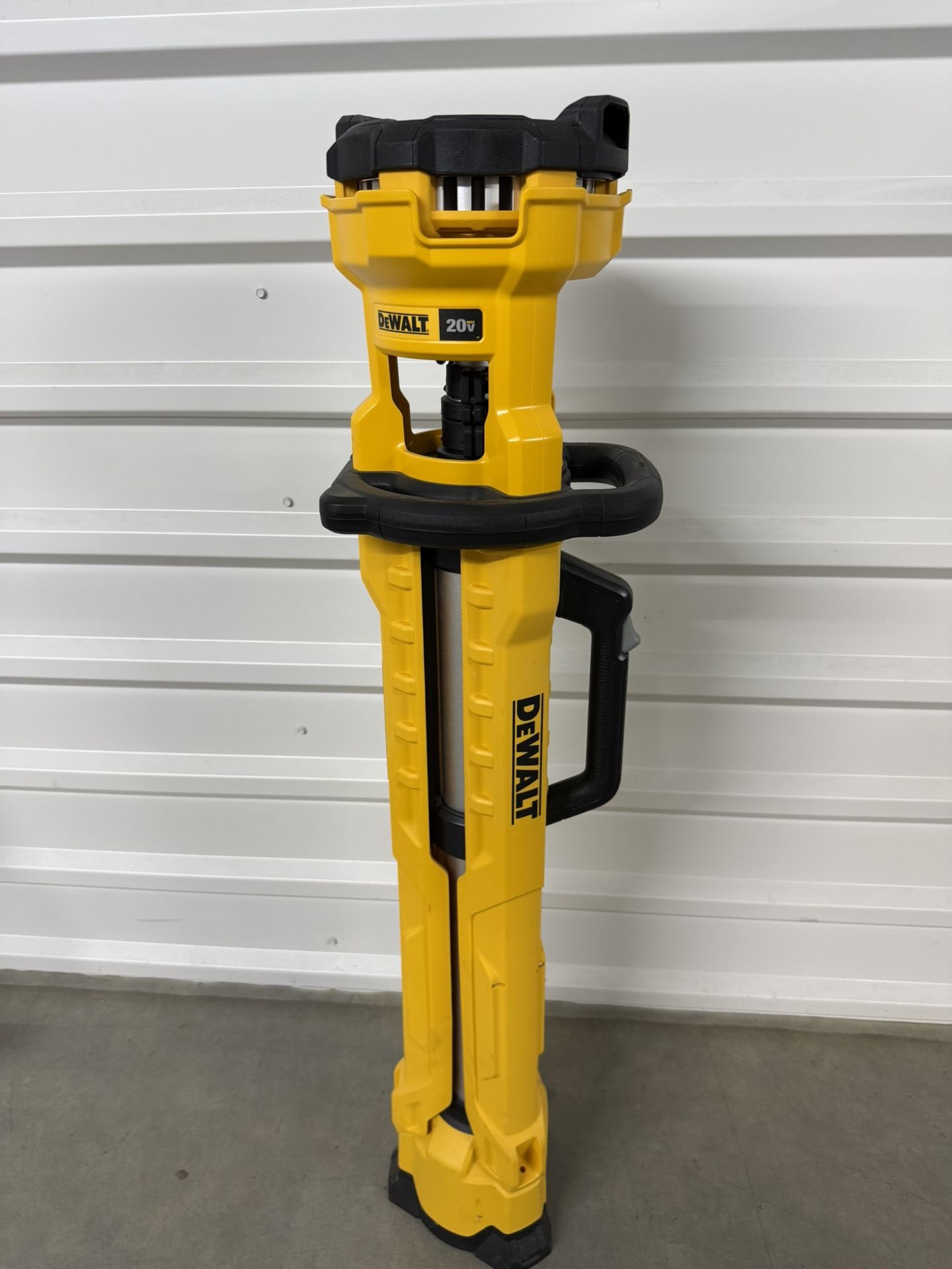 DEWALT 20V MAX LED Work Light with Stand, Tripod Light, 3000 Lumens of ...
