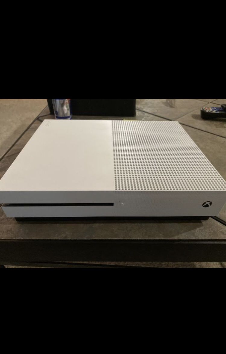 Xbox 1s white for Sale in Philadelphia, PA - OfferUp