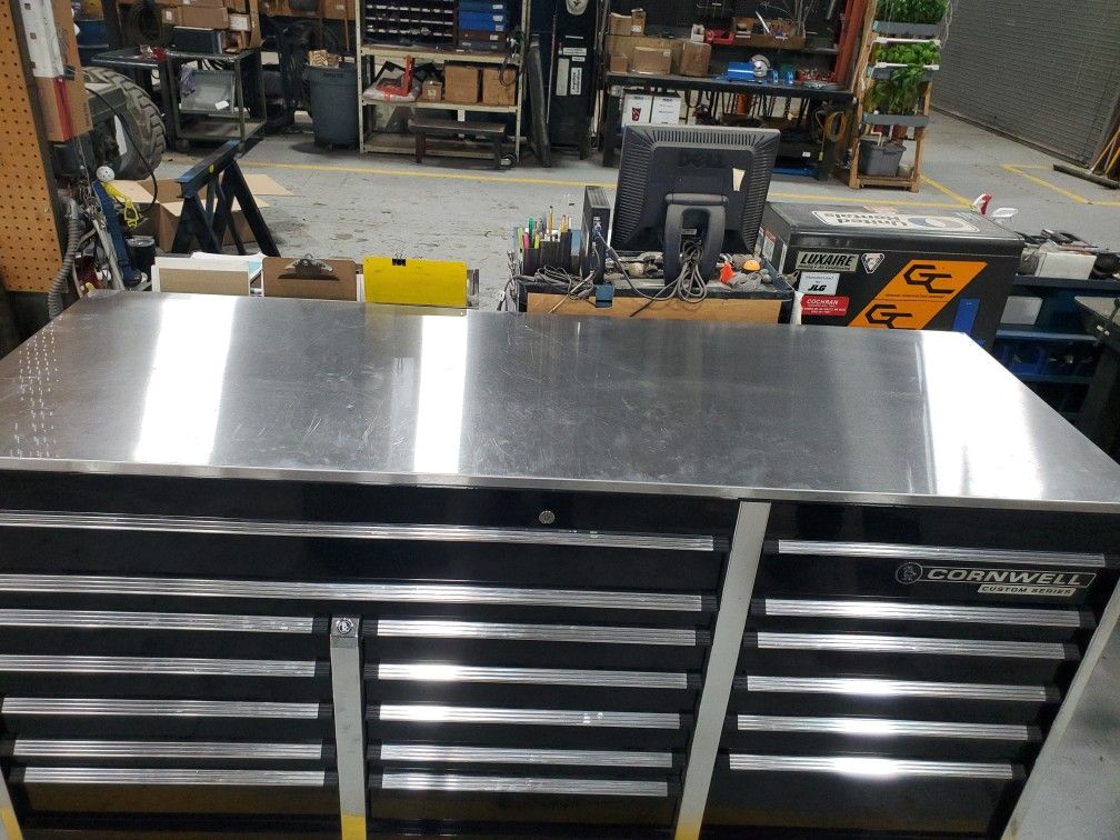 Cornwell custom series toolbox 6ft,4in by 2 1/2 for Sale in Renton, WA ...