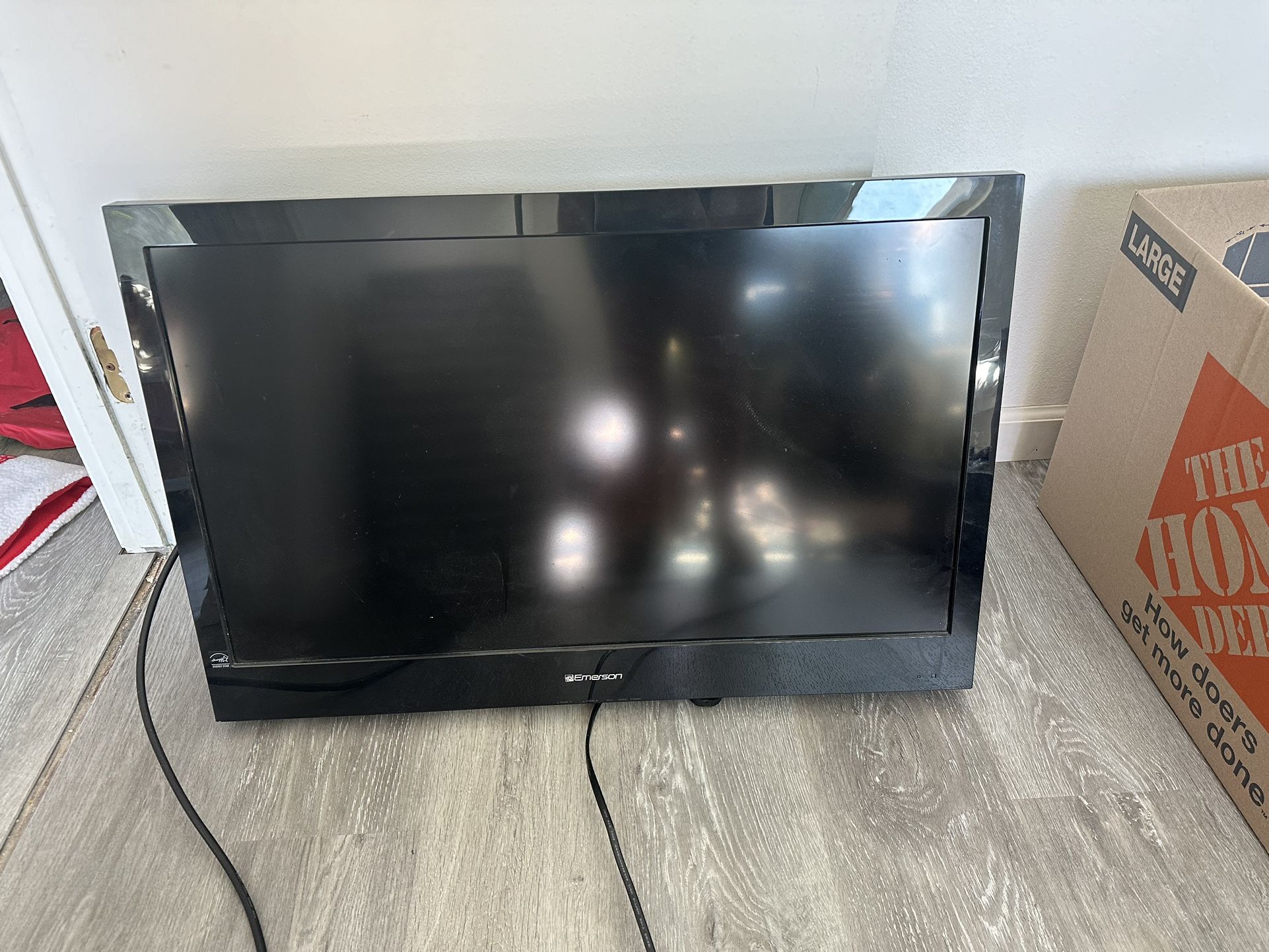 FREE 32 inch TV for Sale in San Diego, CA - OfferUp