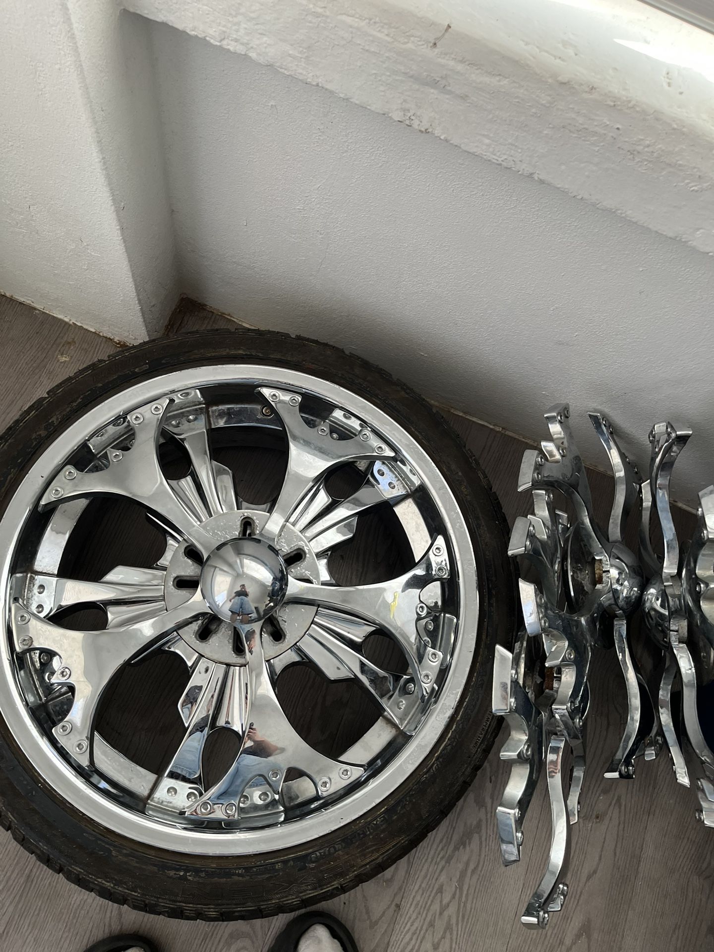 20 Chrome Rim And Spinners Rare for Sale in El Paso, TX - OfferUp