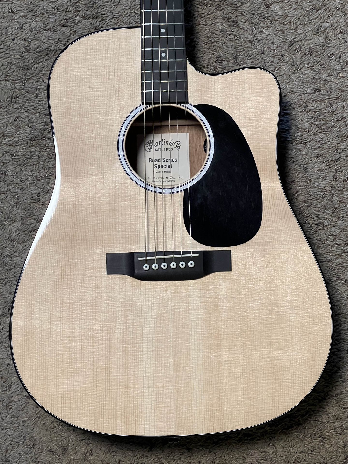 Martin Special Dreadnought Cutaway 11E Road Series Acoustic-Electric ...