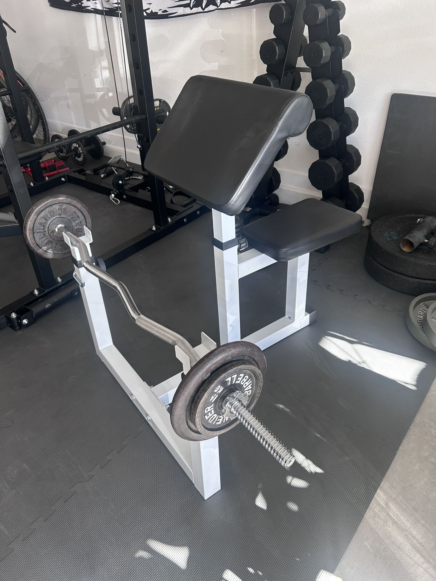 Preacher Curl Bench Gym Equipment for Sale in Buckeye, AZ - OfferUp