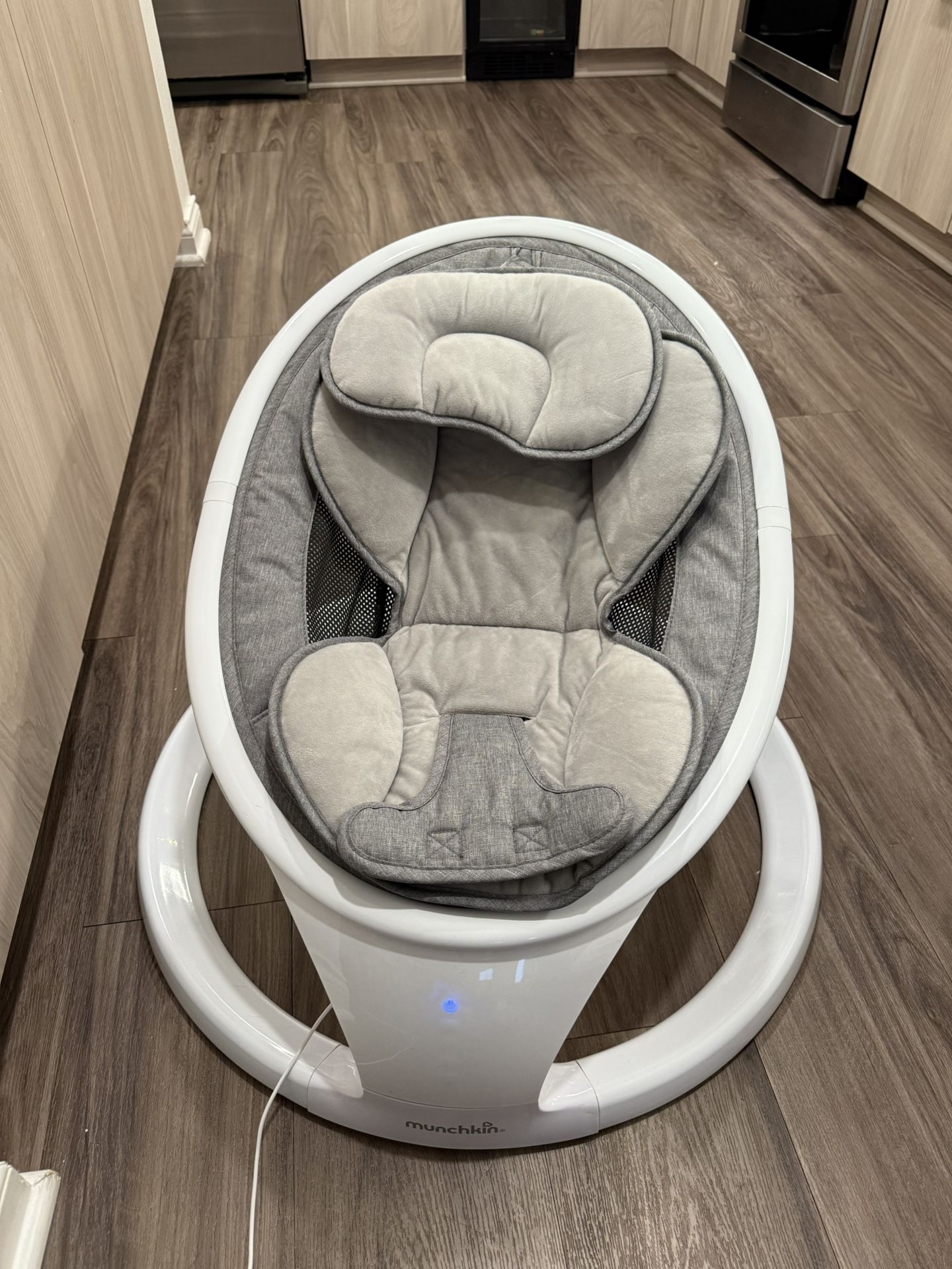 Munchkin Electronic Baby Swing for Sale in Dana Point, CA - OfferUp