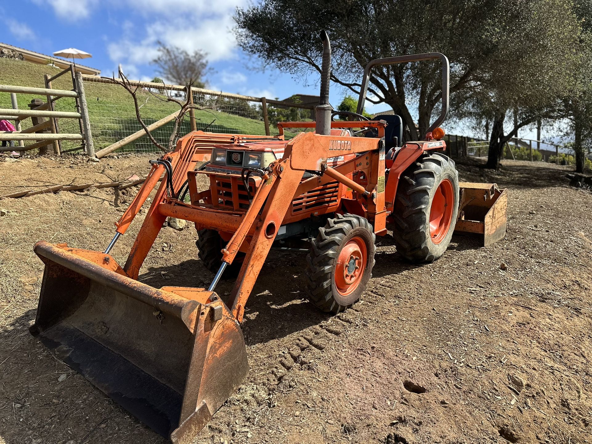 Kubota L2550 GST Tractor ! 4X4 for Sale in Fallbrook, CA - OfferUp