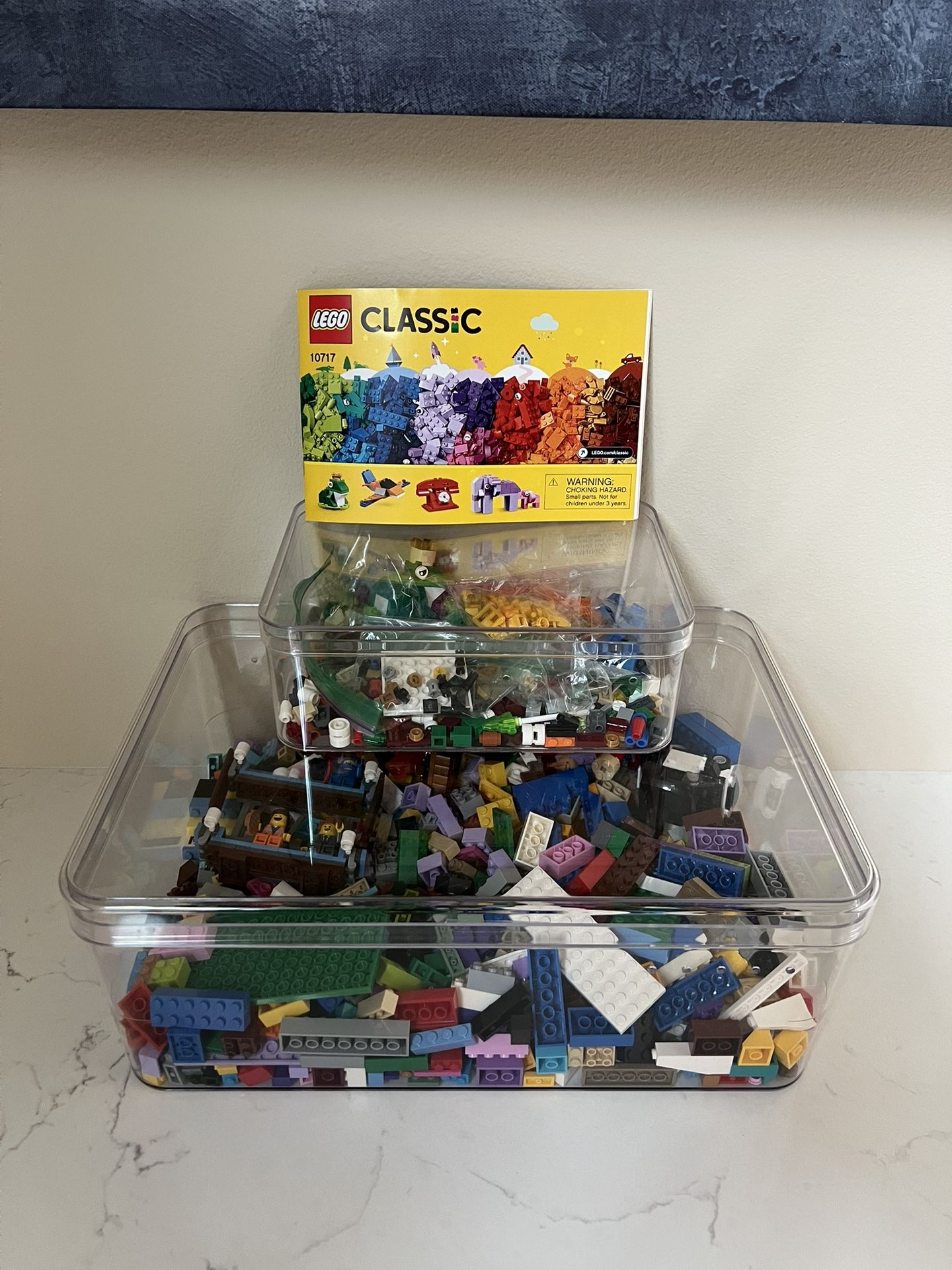 LEGO Classic 1500 pcs + 2 Clear Acrylic Storage Boxes for Sale in ...