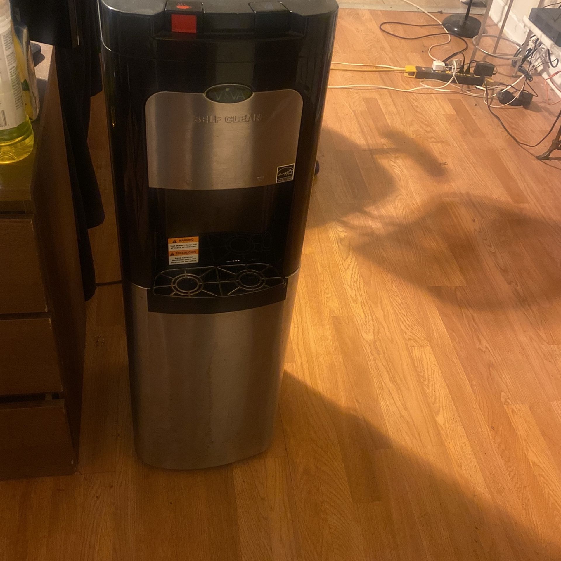 Hot And Cold Water Dispensary for Sale in Chicago, IL - OfferUp