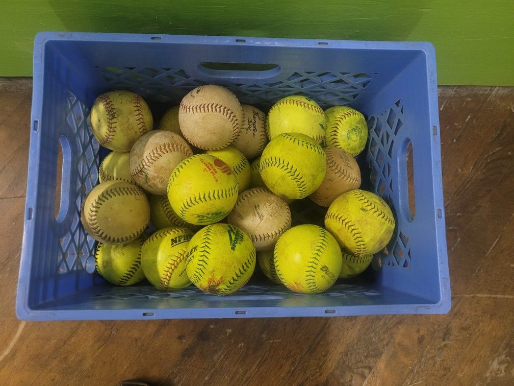 (24) SOFTBALLS USED 12" for Sale in San Diego, CA - OfferUp