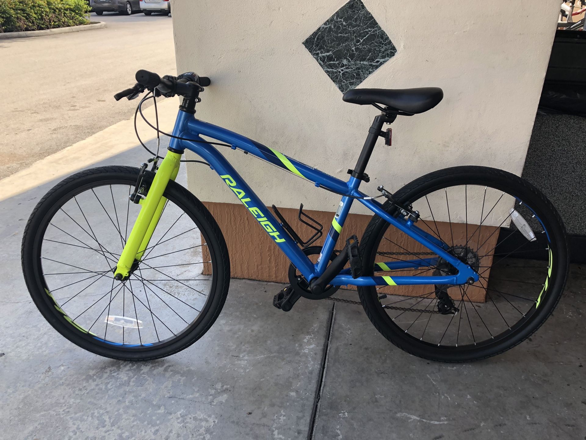 Raleigh Cadent 24 Kids Flat Bar Road Bike for Boys Youth 8-12 Years Old ...