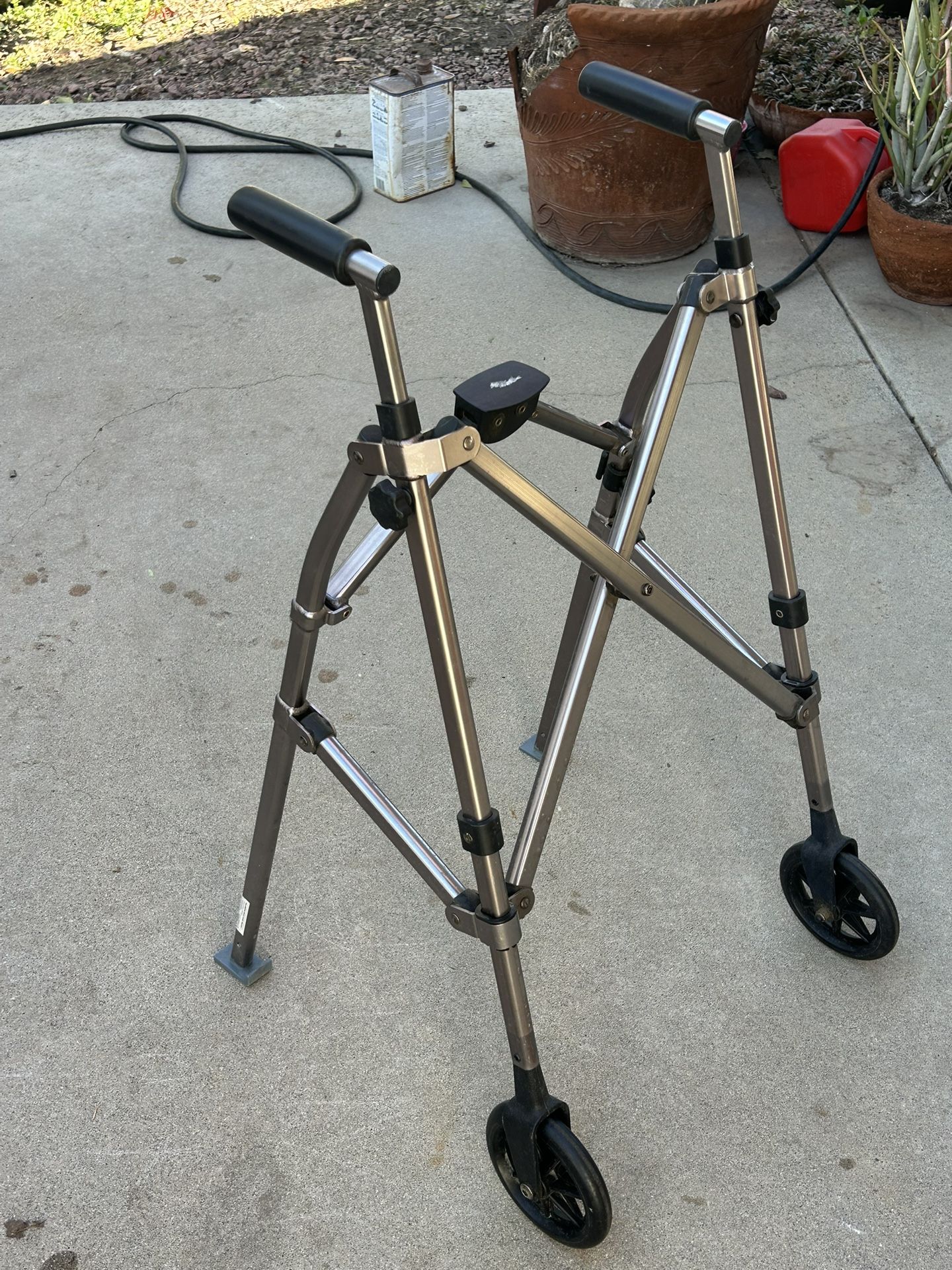 Adult Collapsing Walker for Sale in Grand Terrace, CA - OfferUp