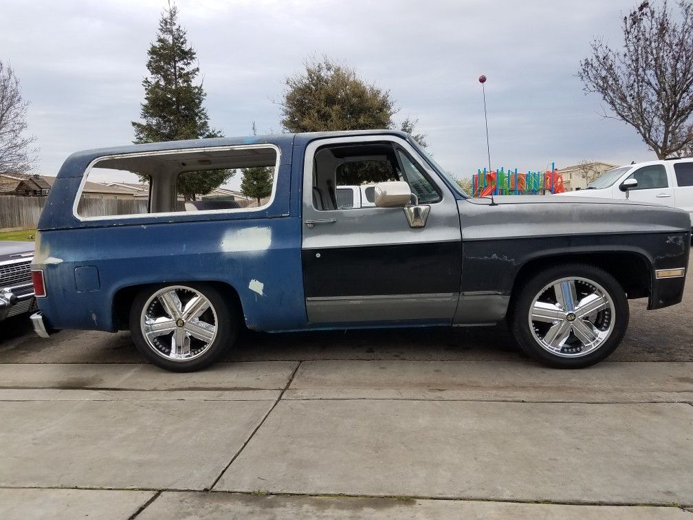 5 lug 5x5 lexani 275/45r20 tires 20 inch Chevy c10 Silverado Tahoe ...