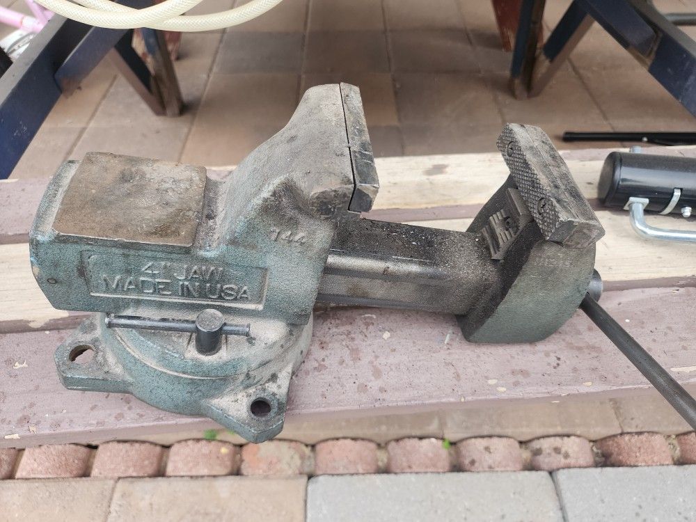 Bench Vise for Sale in Phoenix, AZ - OfferUp