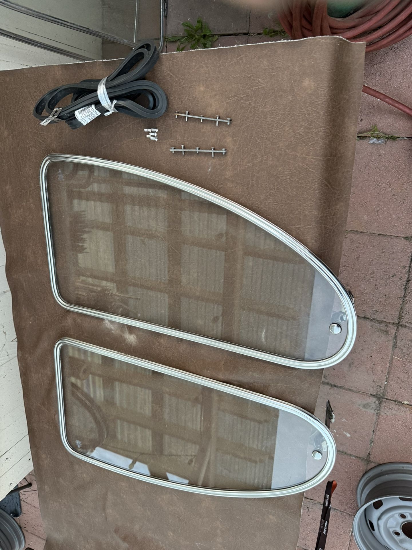 Vw Bug Parts Pop Out Window for Sale in Buena Park, CA - OfferUp