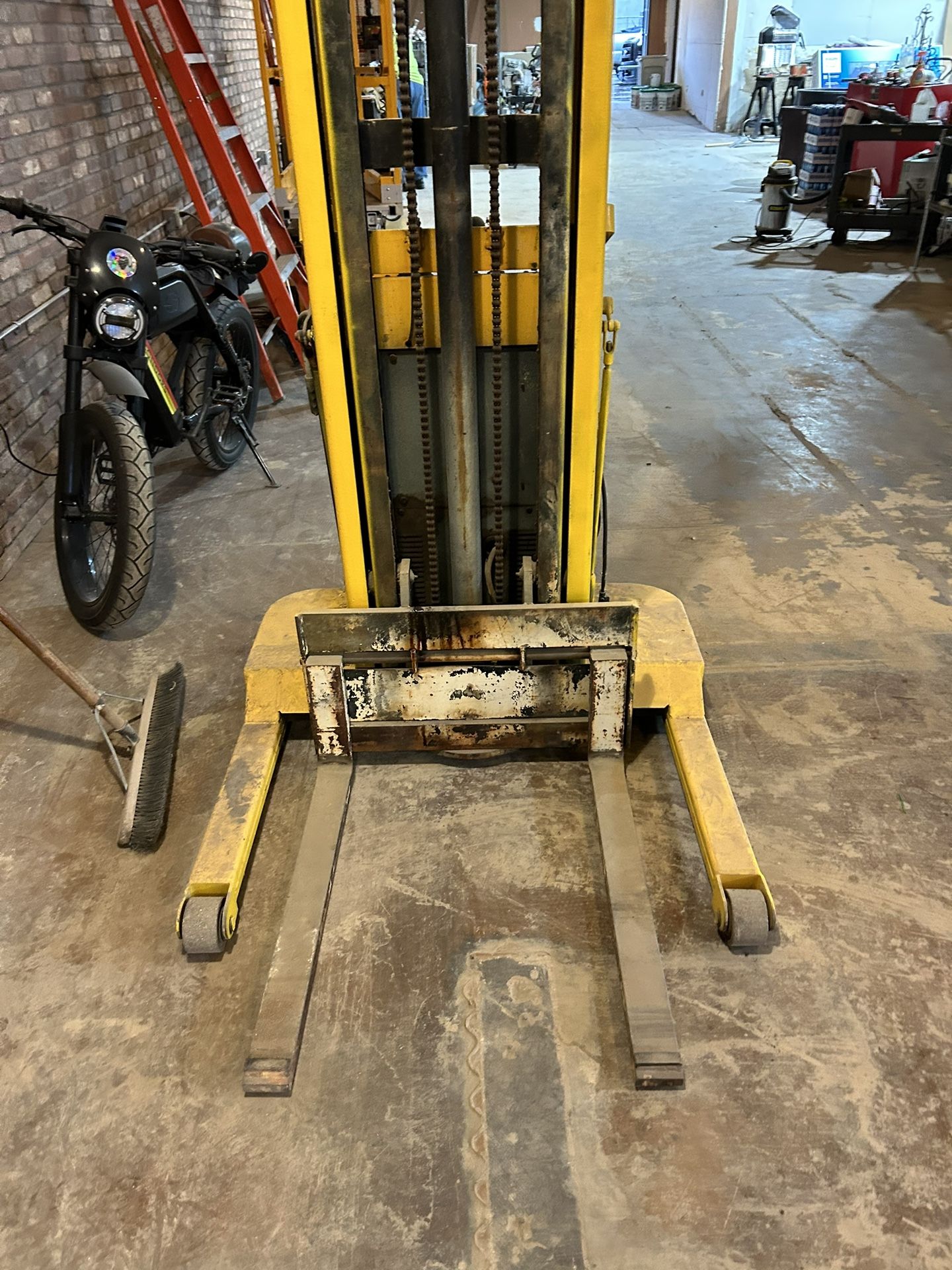 Big Joe 1518-t9 1500 Lb Push Fork Lift for Sale in Mesa, AZ - OfferUp