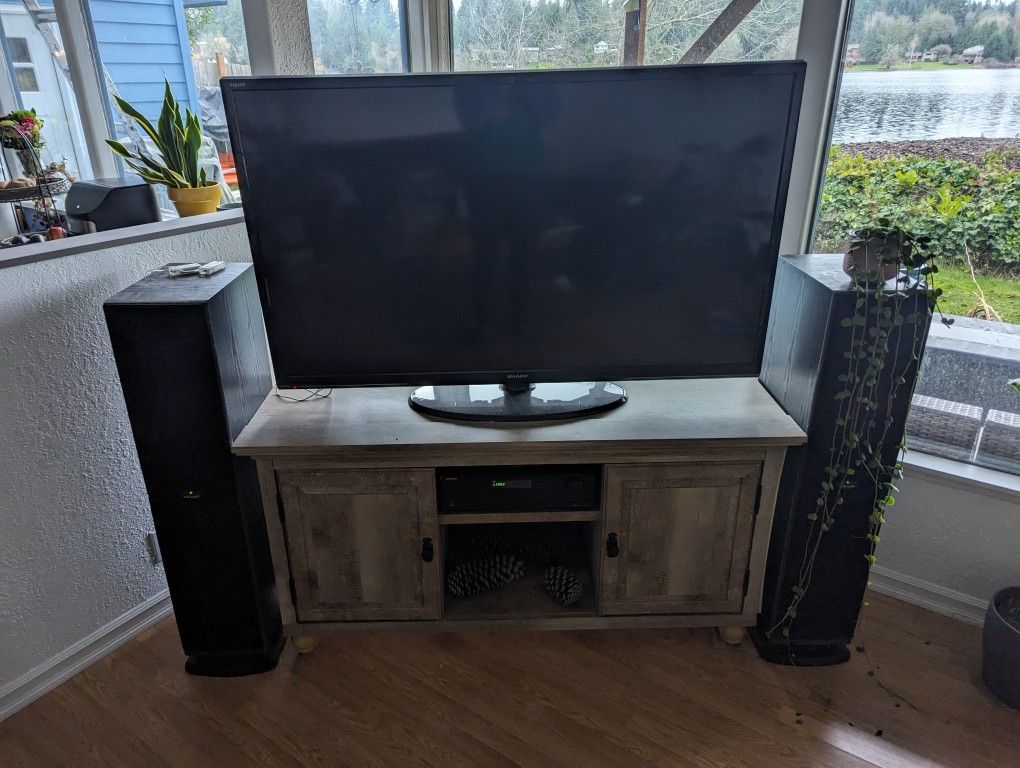 POLK AUDIO RT2000P Tower Speakers With Built-In 2 x 8 in. Powered ...
