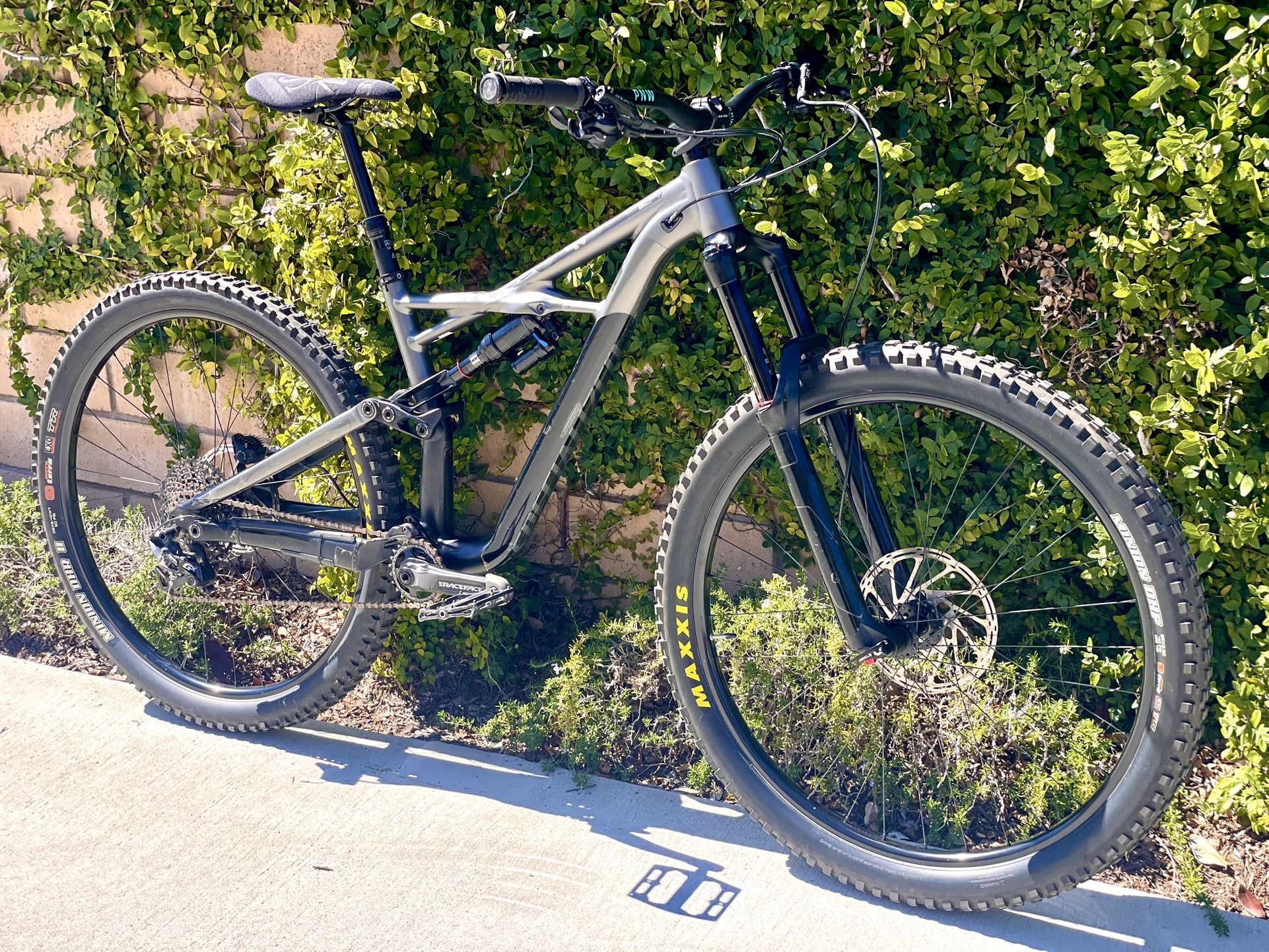 2017 Specialized Enduro 29 Comp (Medium) Yari RC 160, SRAM GX for Sale in San Diego, CA - OfferUp