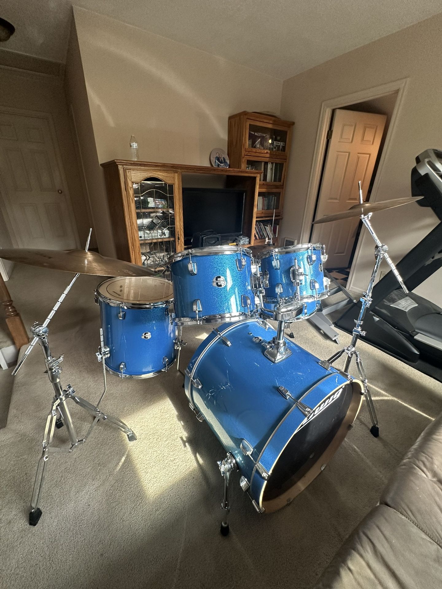 Ludwig drumset with 2 new Evans snare heads. $380 OBO for Sale in Kelso ...
