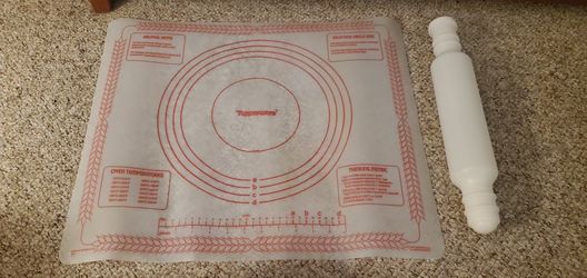 Tupperware Rolling Pin And Mat
