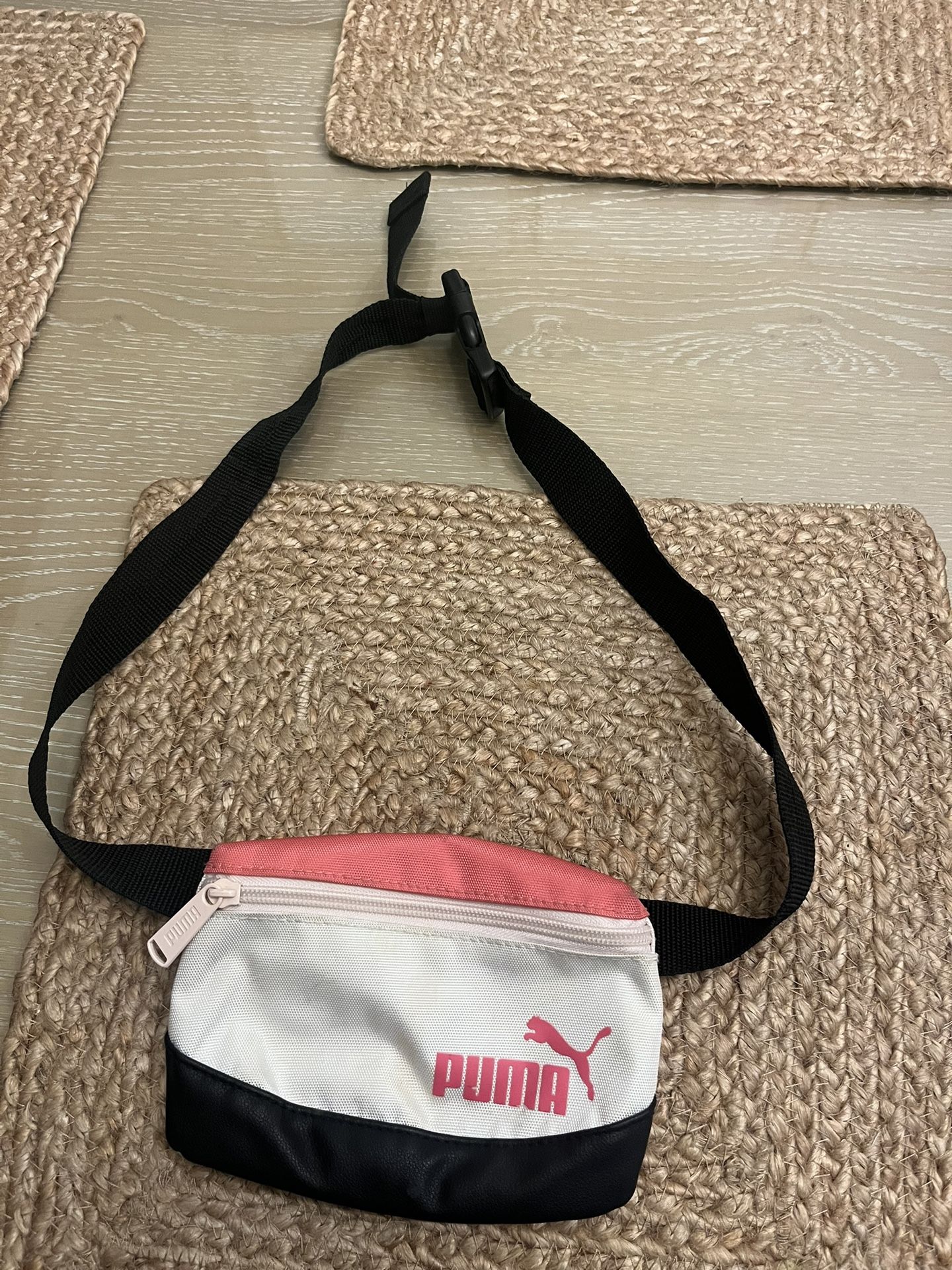 Fanny Pack for Sale in Pico Rivera, CA - OfferUp