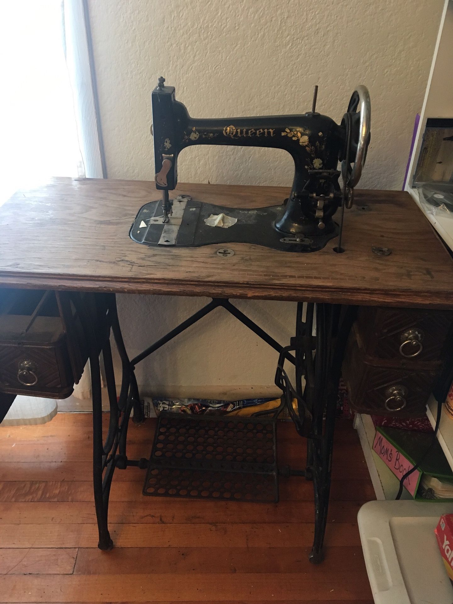 Antique Queen peddle sewing machine for Sale in Monroe, WA - OfferUp