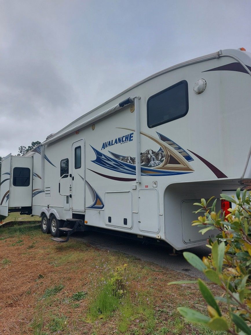 2011 Keystone Avalanche for Sale in West End, NC - OfferUp