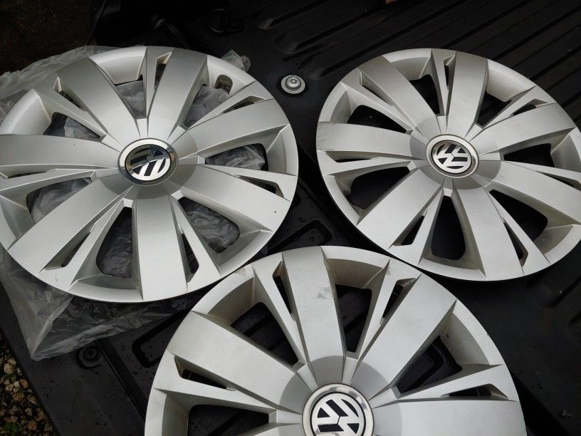 Vw Jetta Hubcaps Complete Set Volkswagen 16" Used for Sale in Miami, FL ...