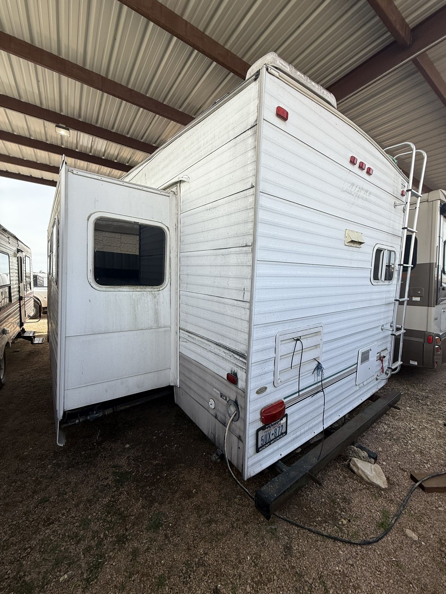 2004 Layton 5th wheel Travel Trailer for Sale in Austin, TX - OfferUp
