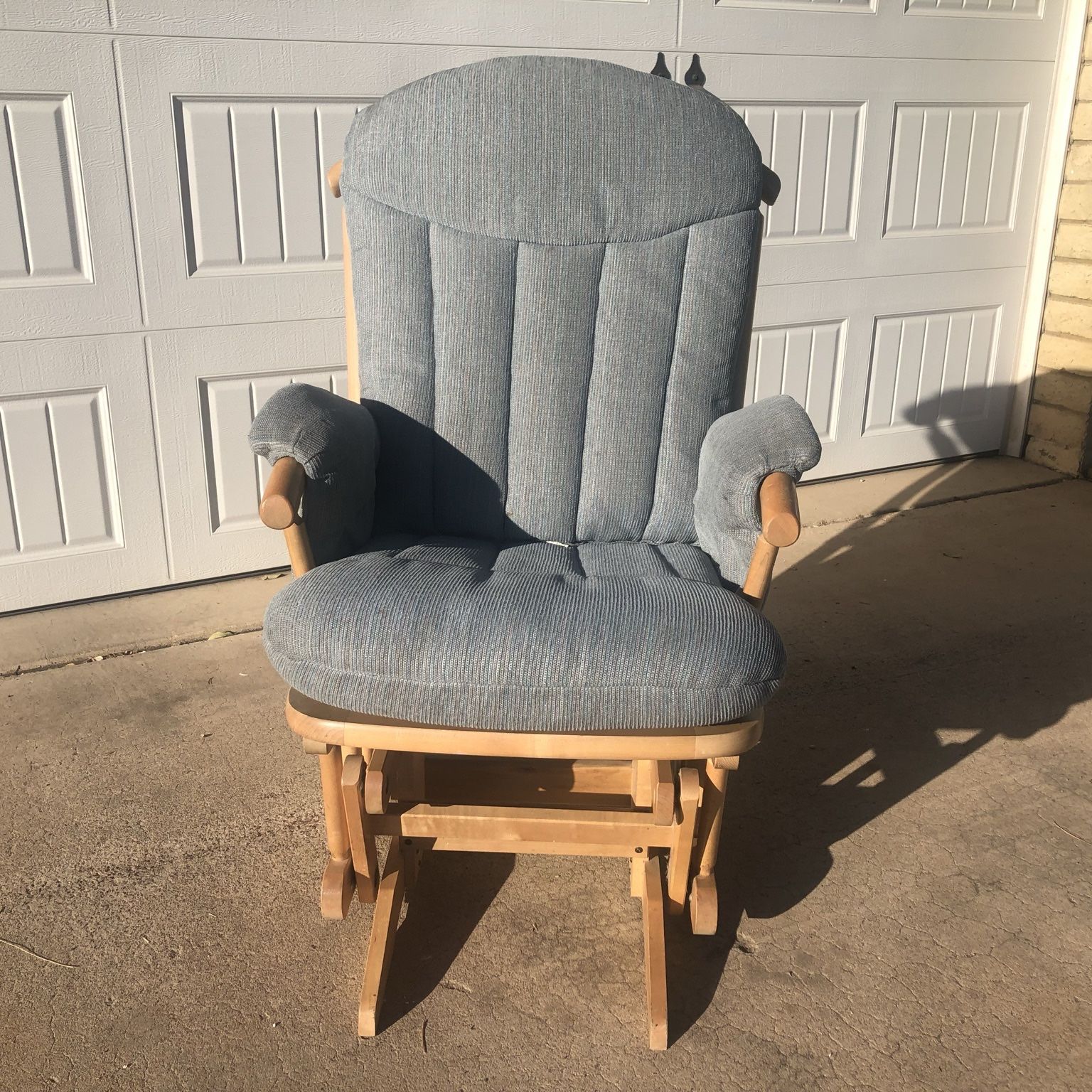 90 s Dutailier Glider Vintage Rocking Chair for Sale in Phoenix AZ OfferUp