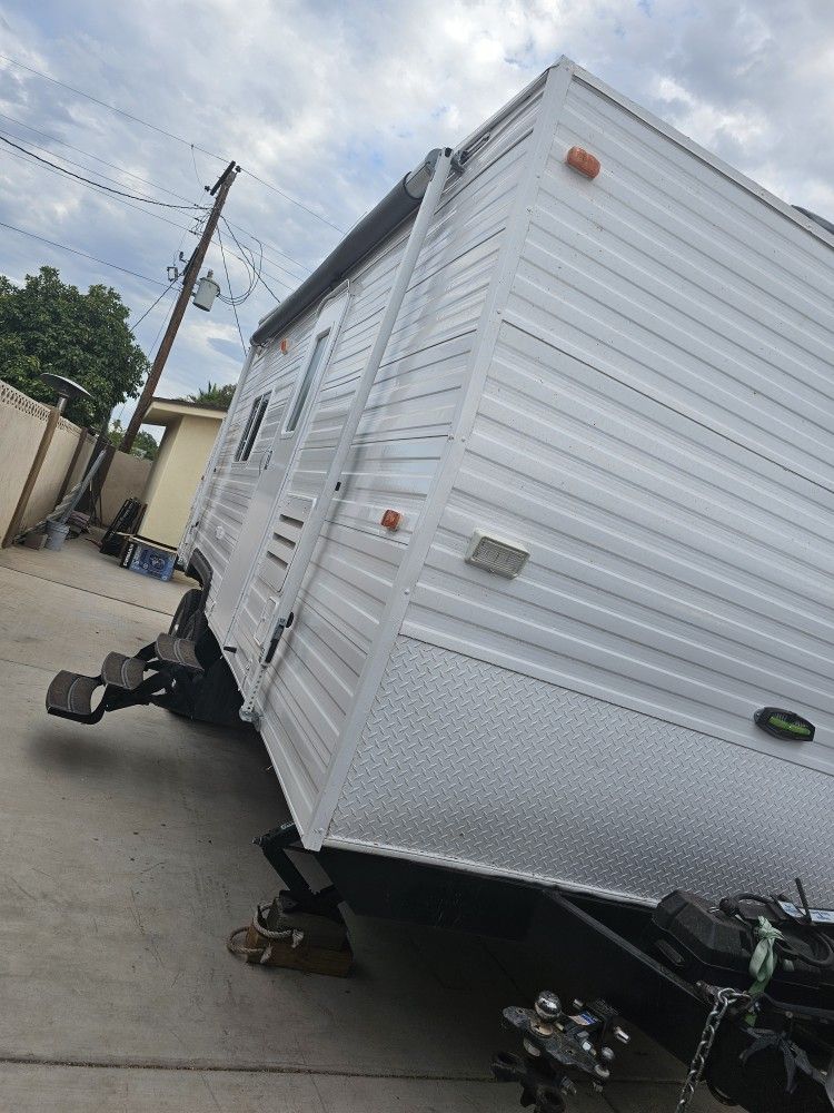 2004 Thor Wanderer Wagon Toy Hauler,21ft Box Sleepes 4-6 for Sale in ...